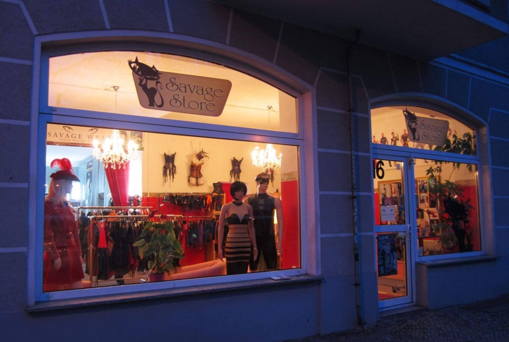 Wir ziehen um! - Savage Wear